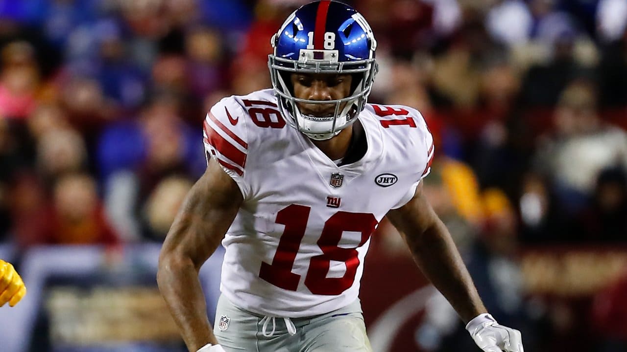 Roger Lewis makes one-handed catch on sideline