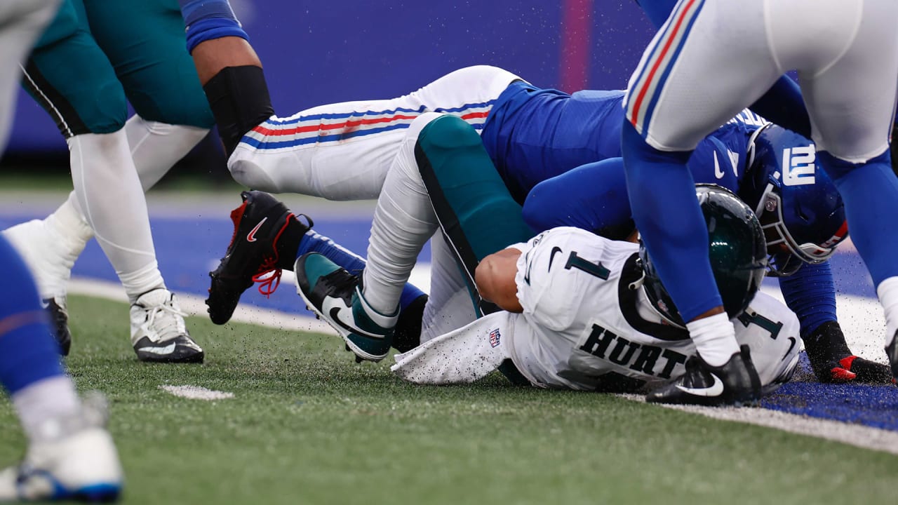 Azeez Ojulari sacks Jalen Hurts on third down | Giants vs. Eagles ...