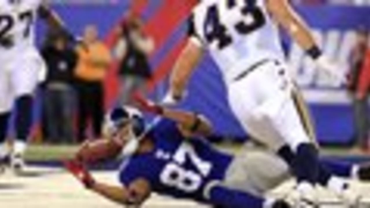 Giants defeat Rams, 28-16
