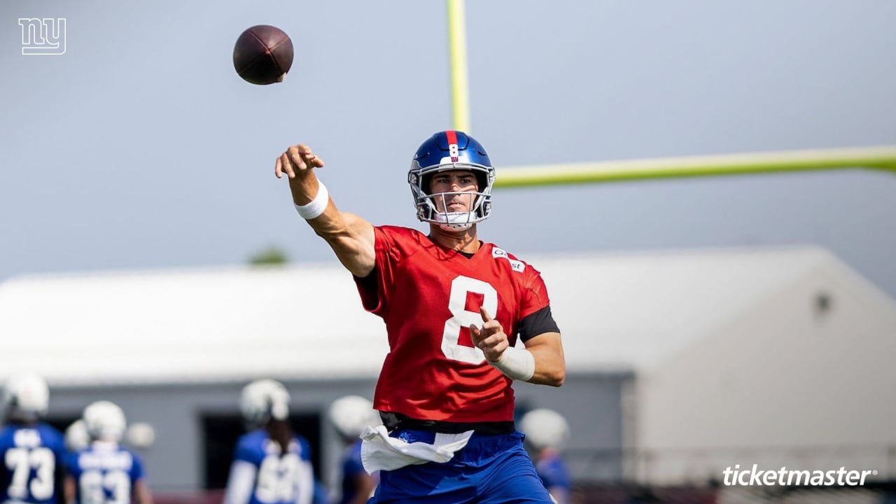Daniel Jones off to hot start at training camp; Saquon Barkley scores