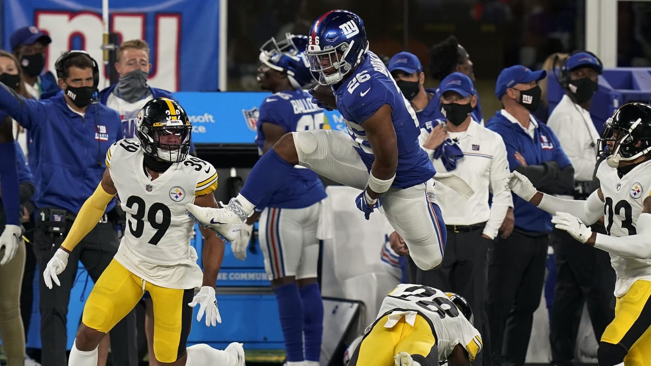 Saquon Barkley leaps Steelers defender on 38-yard catch-and-run