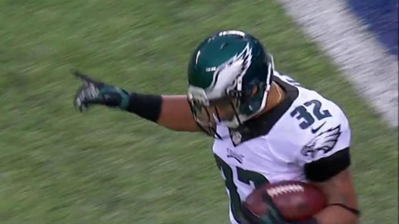 Eagles RB Chris Polk rushes for a 1-yard TD