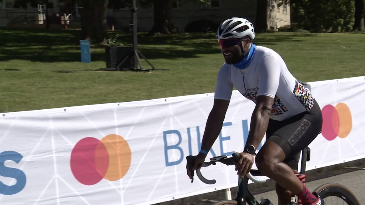 Giants legend Amani Toomer participates in Bike HSS for charity