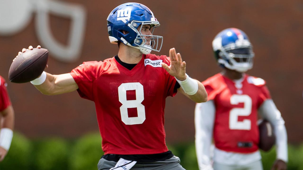 Daniel Jones cleared to throw; no contact yet