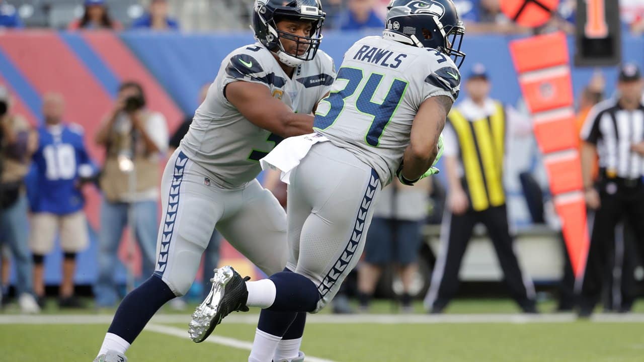 RB Thomas Rawls takes on Giants defenders after dump pass