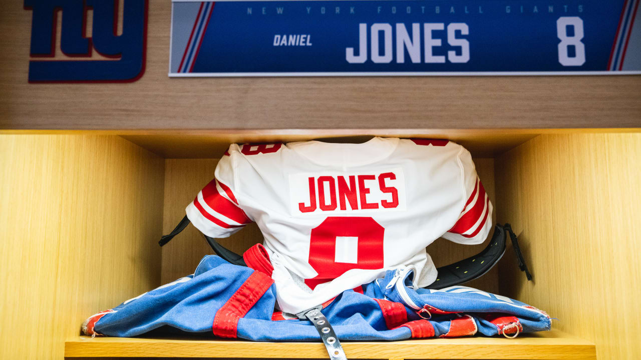 Photos: Giants vs. Jets player arrivals & locker room tour