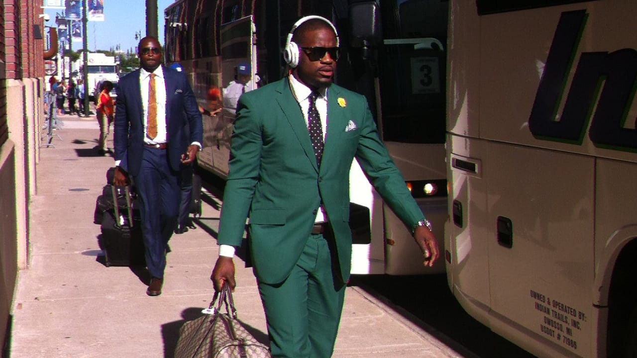 Player Arrivals: Giants players arriving to the stadium