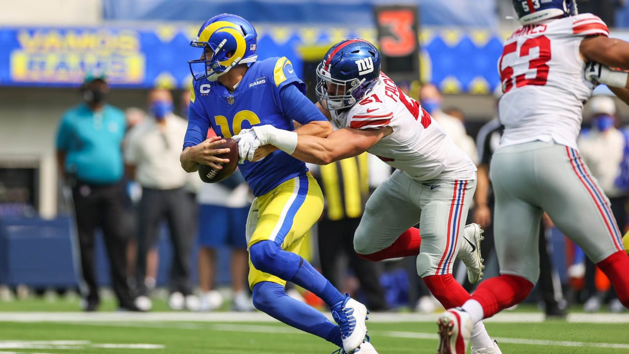 Kyler Fackrell beats Andrew Whitworth for big third-down sack
