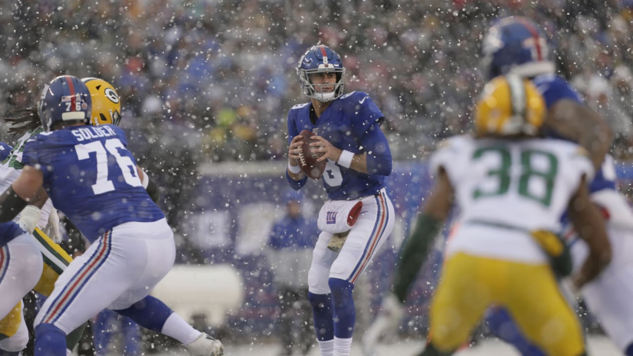 Daniel Jones breaks two more Giants rookie records