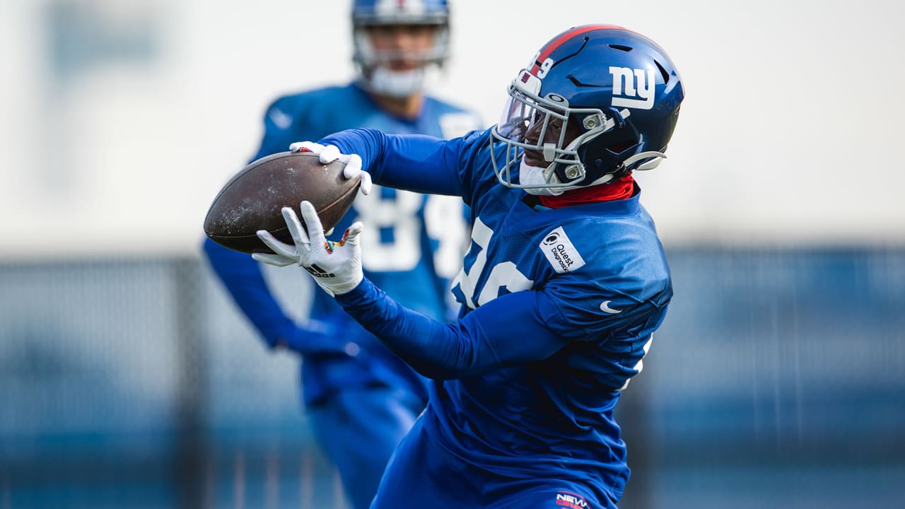QB Daniel Jones limited with neck injury | Giants vs. Dolphins Injury ...