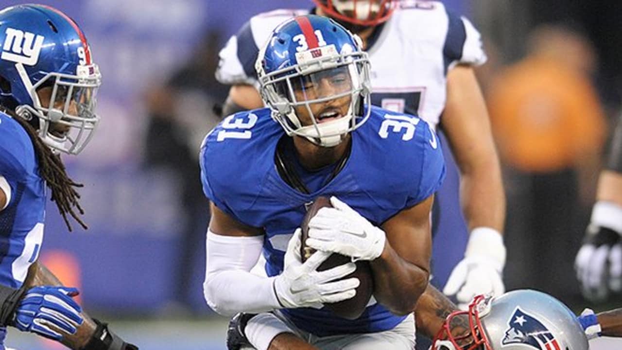 Trevin Wade intercepts Tom Brady