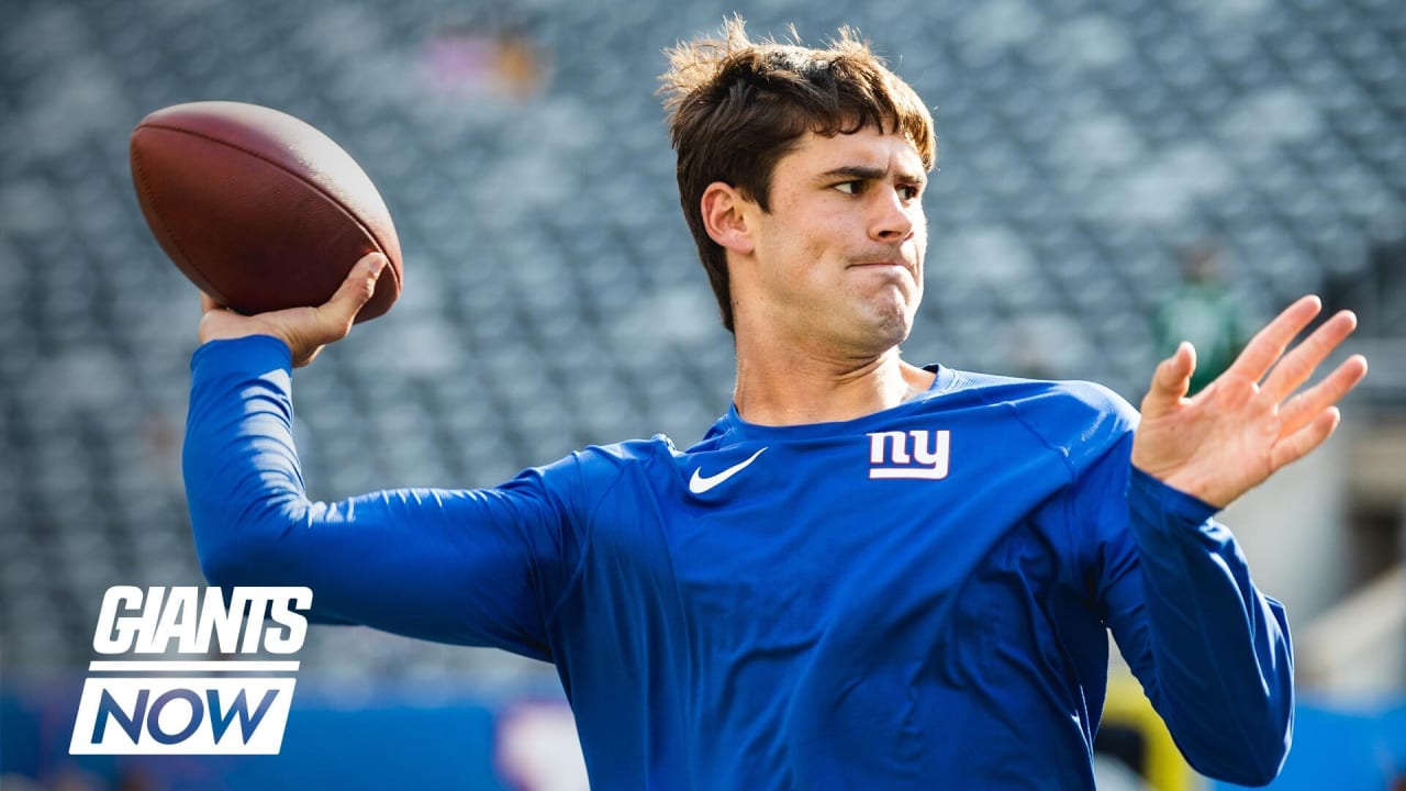 Daniel Jones leads workouts for Giants' skill position players in Texas