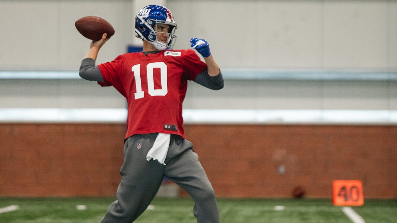 Practice Photos: Eli Manning takes first team snaps