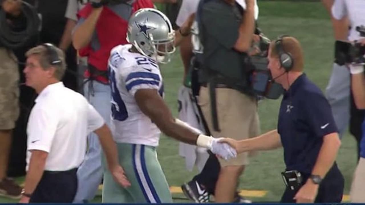 DeMarco Murray runs for a 2-yard touchdown
