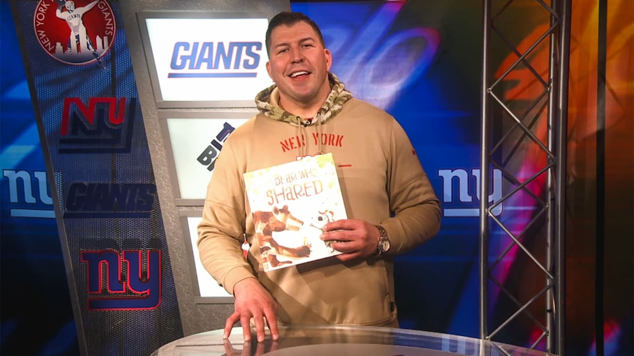 David Diehl hosts Rising Giants Storytime