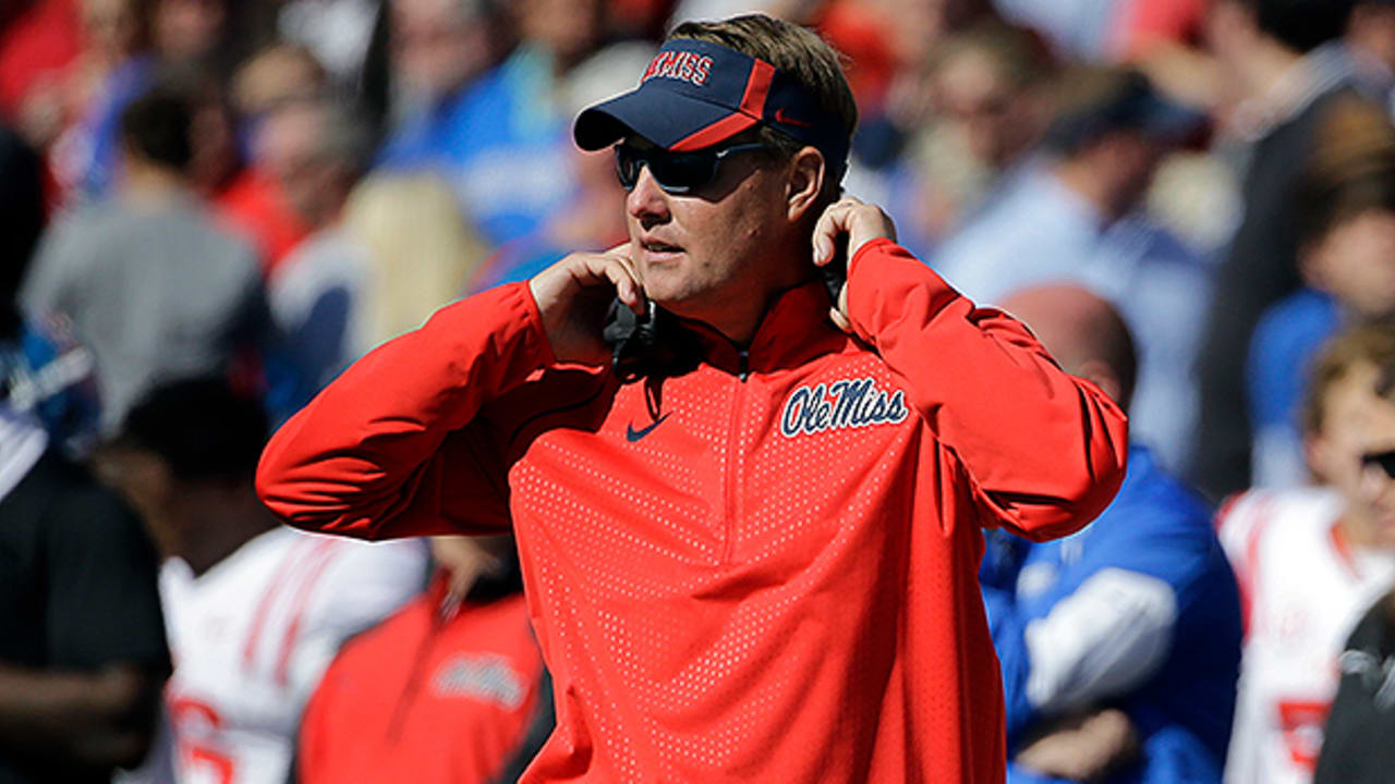 Evan Engram's Ole Miss coach says he "does it right"