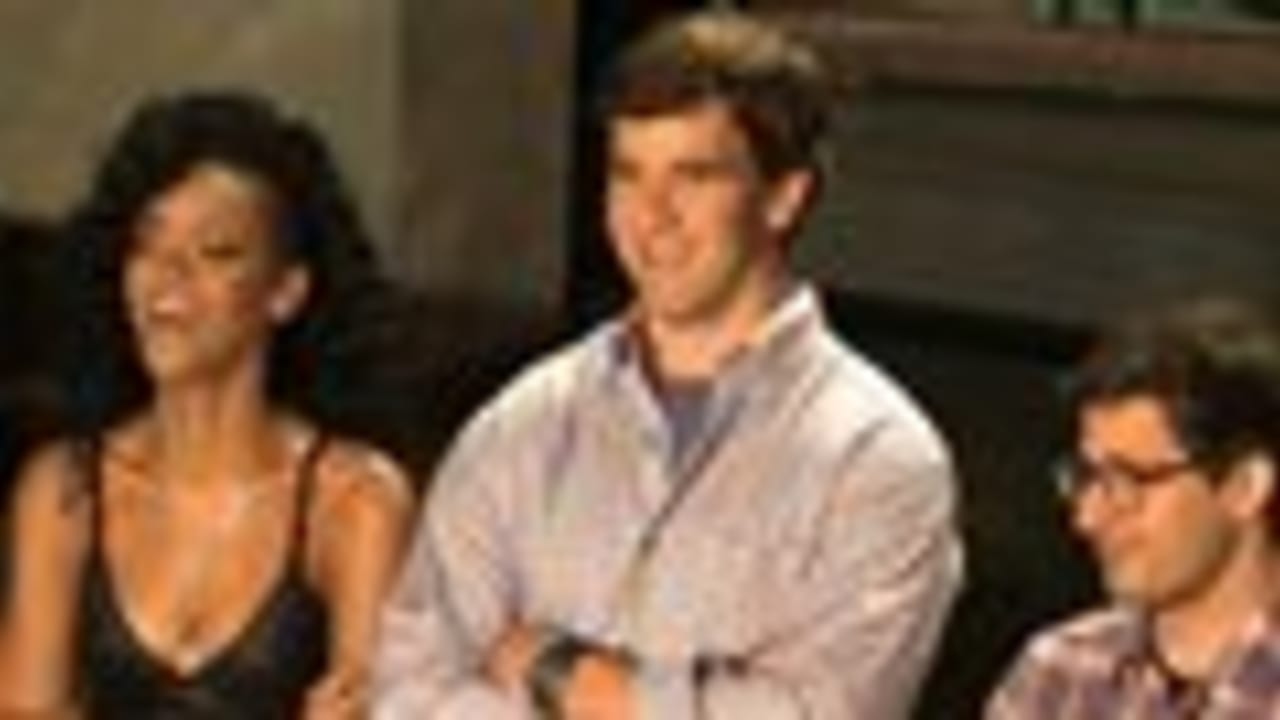 Players and fans react to Eli hosting 'SNL'