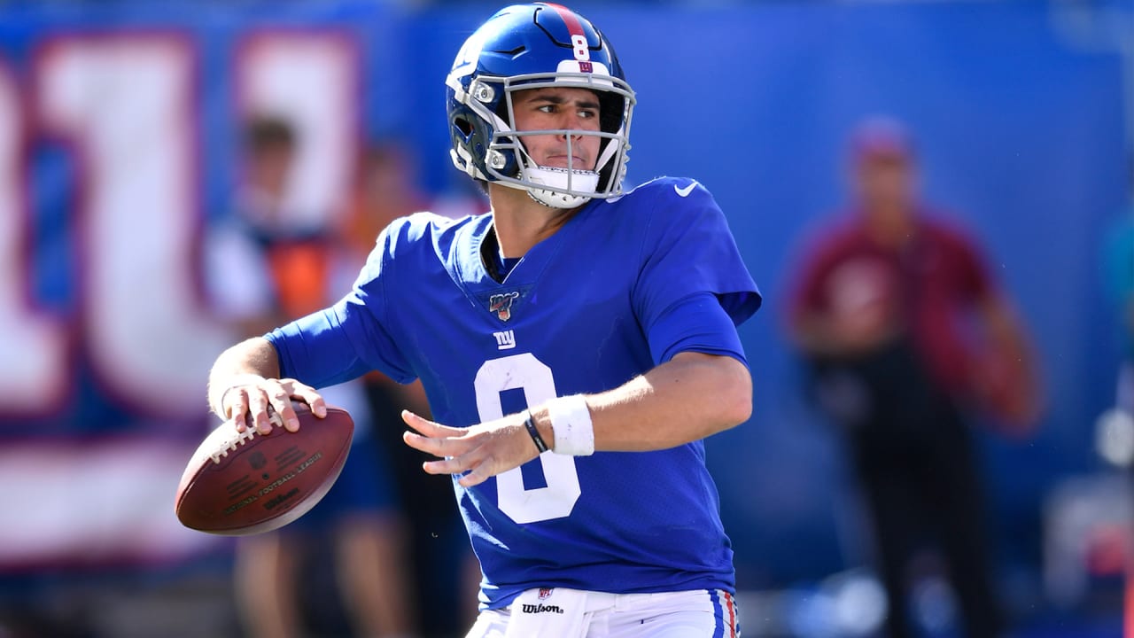 QB Daniel Jones continues to grow as starter