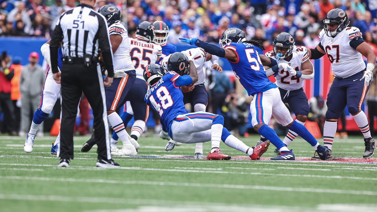 Tae Crowder takes down Justin Fields | Giants vs Bears Highlights