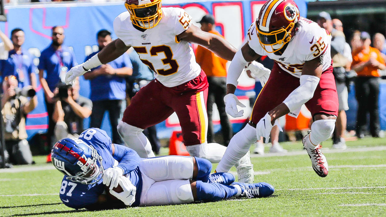 Daniel Jones completes fourth-down conversion to put Giants in red zone