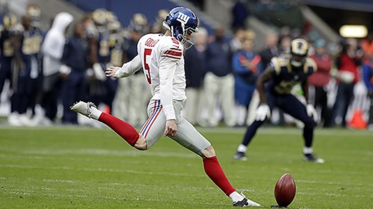 Robbie Gould hits his first Giants field goal