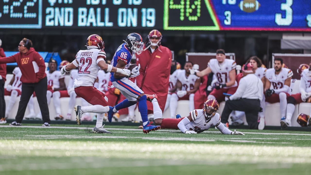 Daniel Jones hits Darius Slayton for huge 55-yard gain | Giants vs ...