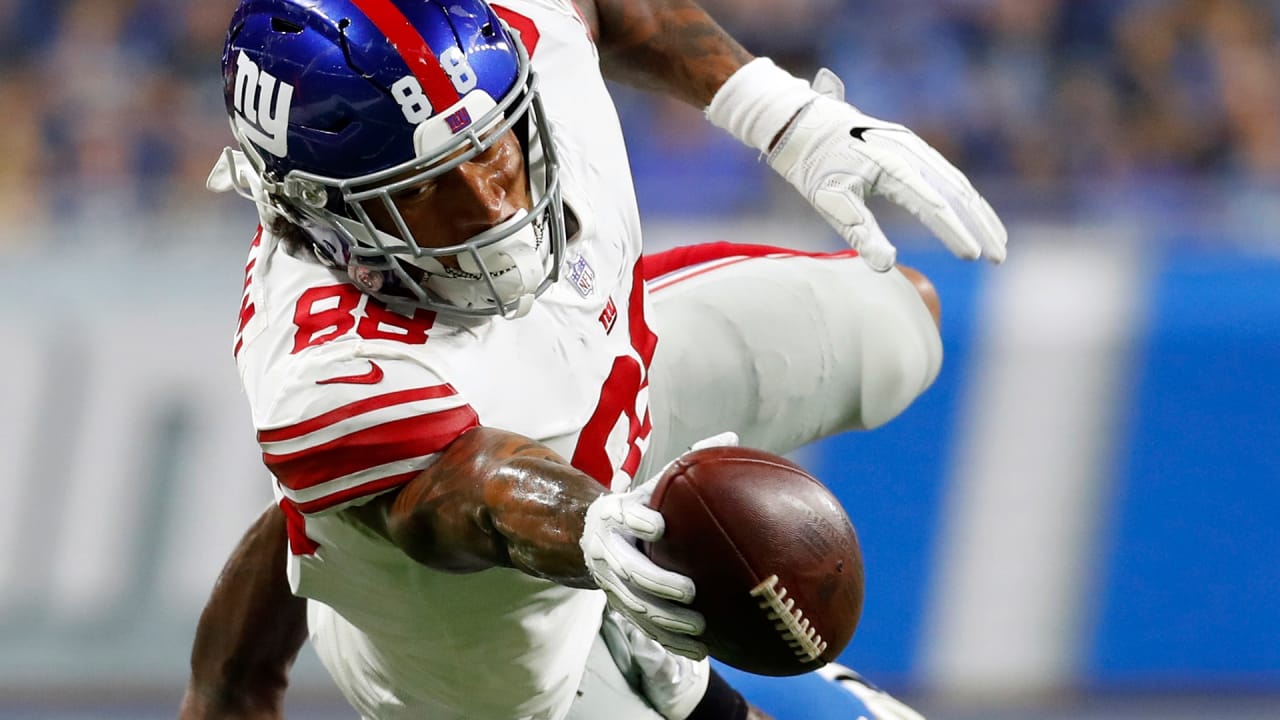 Evan Engram stretches for 1st down