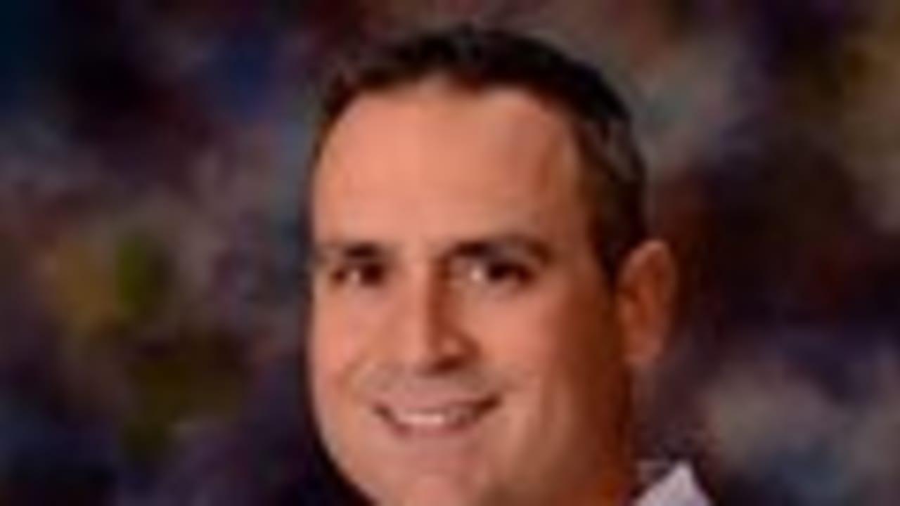 Giants Name Sayville's Robert Hoss Coach Of The Week For Week 4