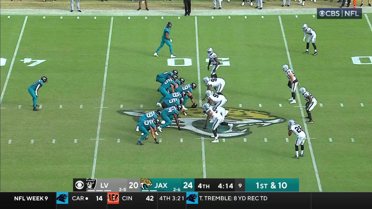 Highlight | Etienne's shifty 18-yard run up gut gets Jags inside 35-yard line