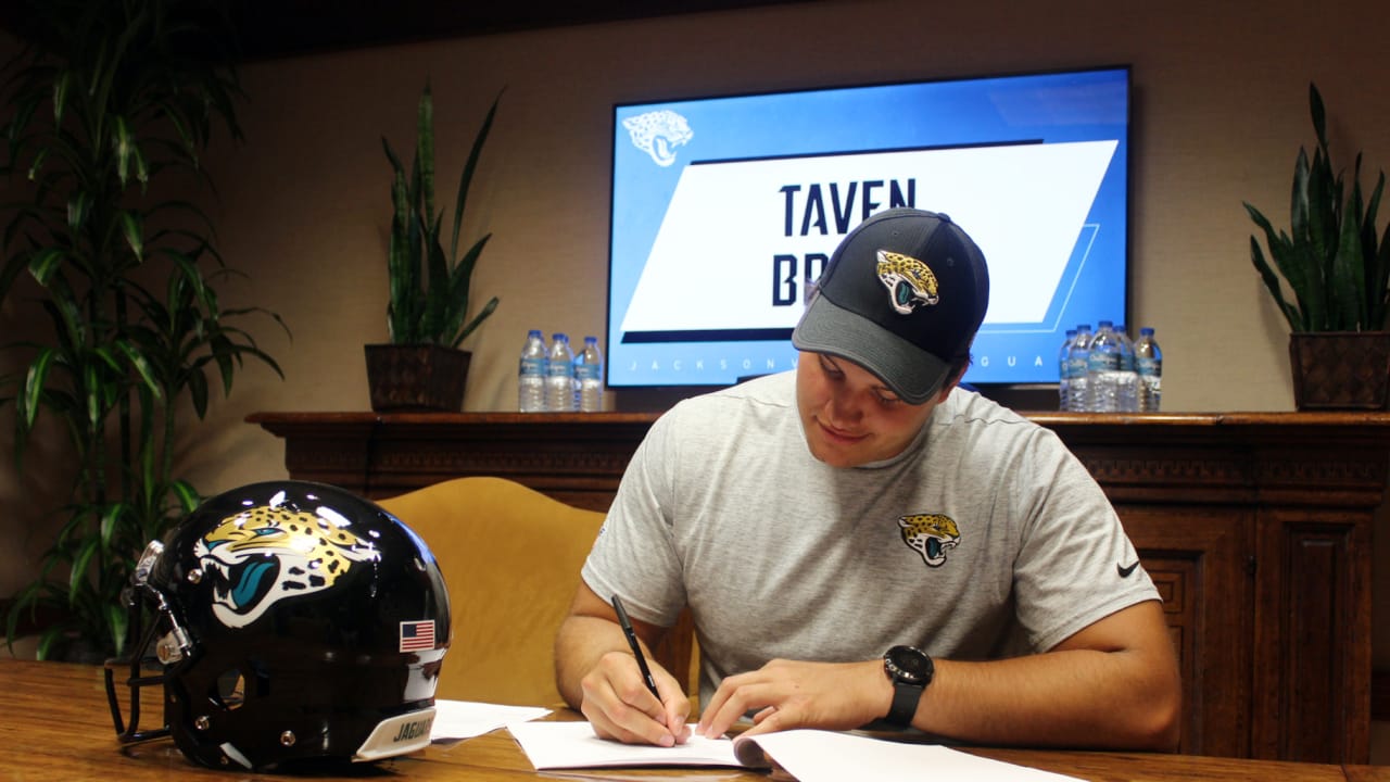 Official: Taven Bryan signs