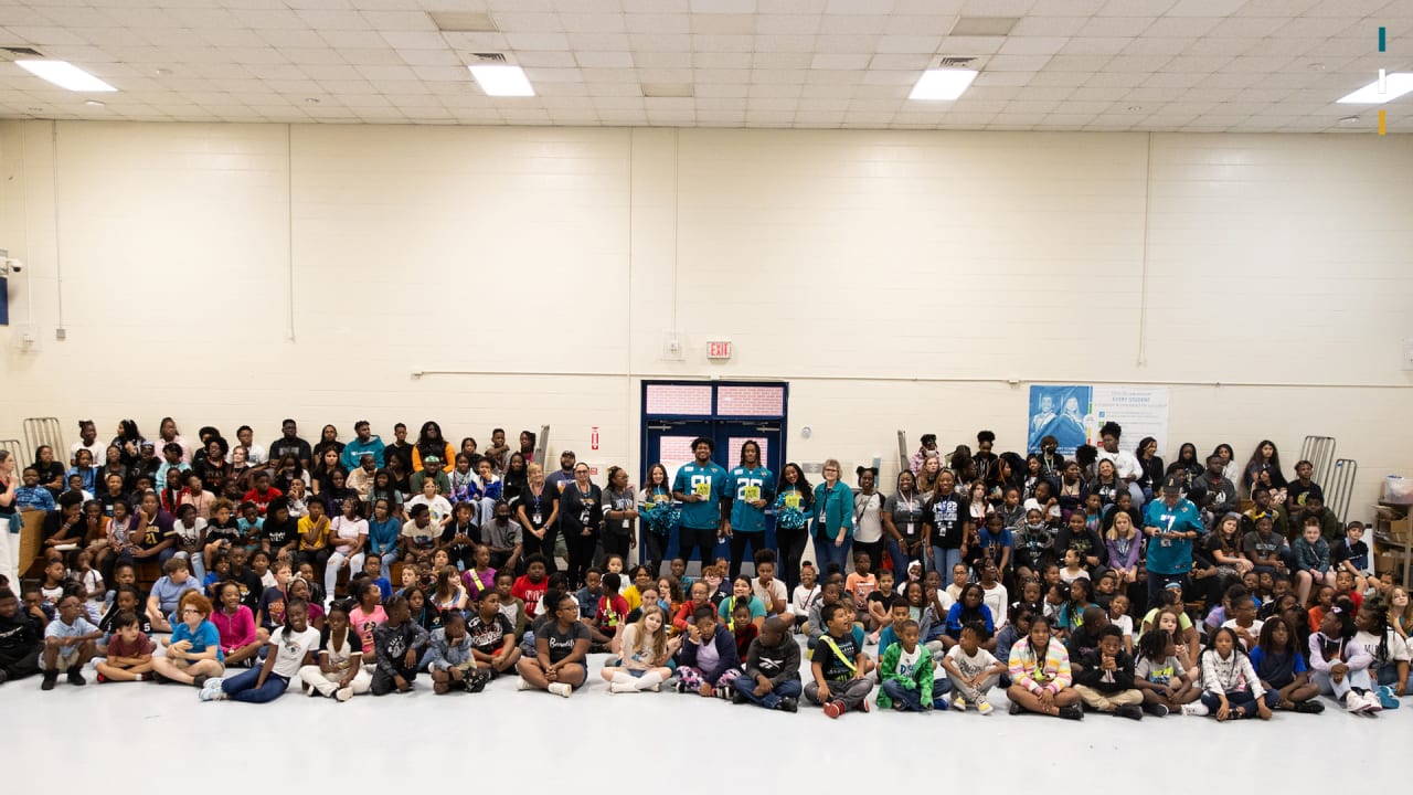 PHOTOS | Jaguars and Florida Blue Host a Literacy Locker Room at John E ...