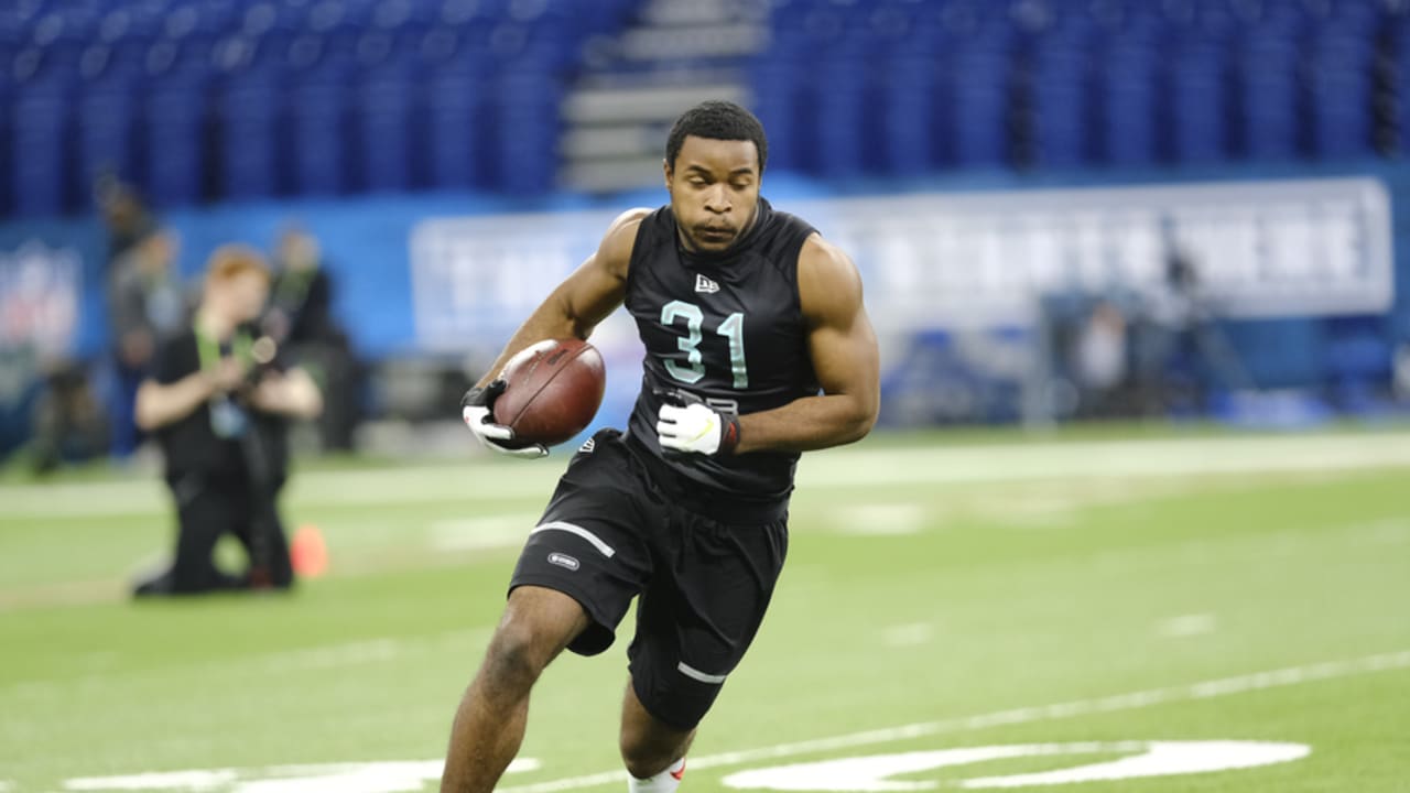 Official: Scott signs