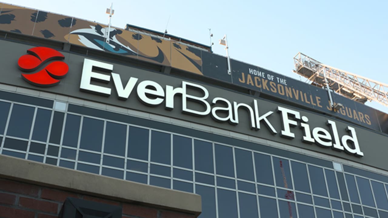 Players arrive at EverBank Field