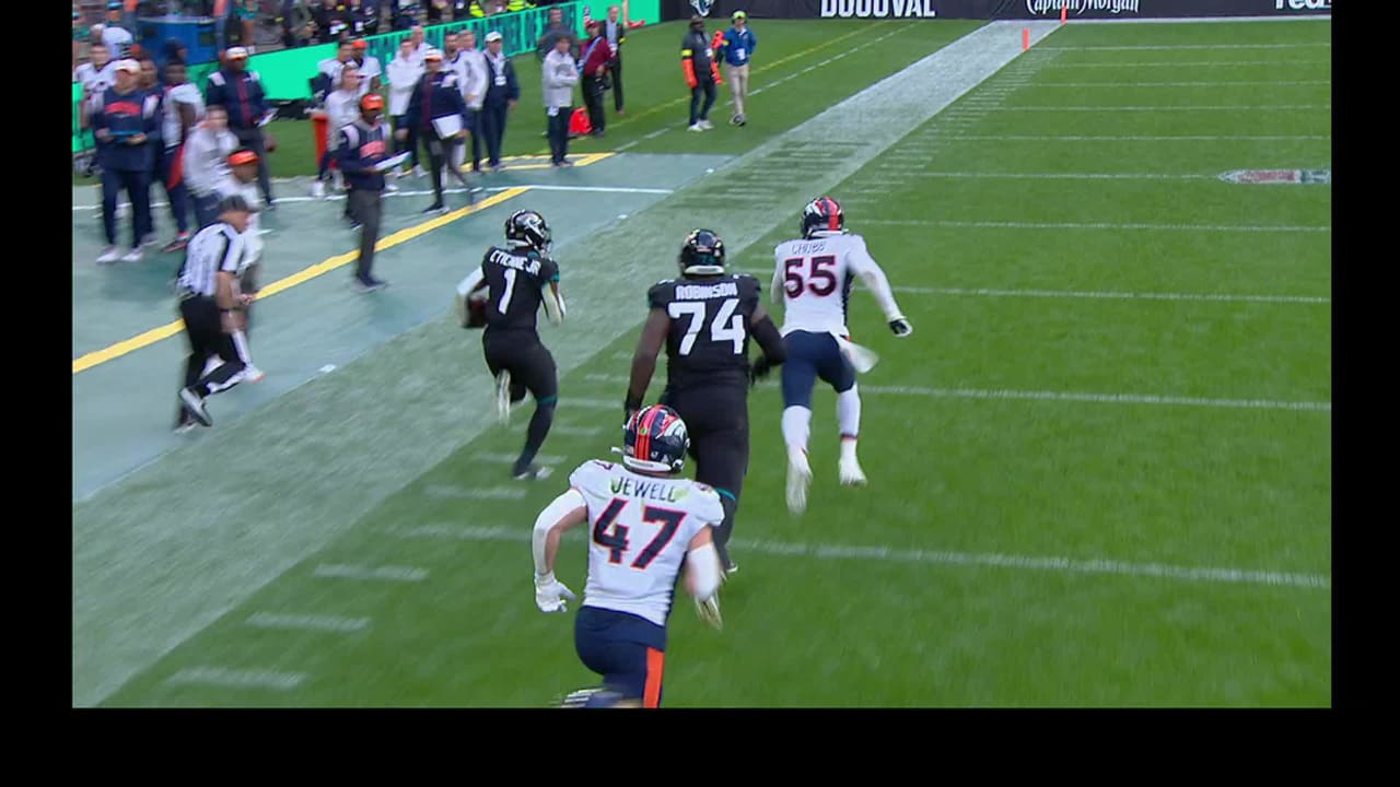 Highlight | Travis Etienne's sideline burst nets Jags' 49-yard pickup | Jacksonville Jaguars