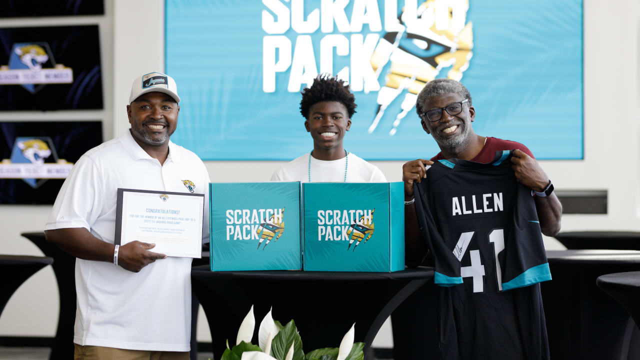 Photos | Season Ticket Members Receive Their Scratch Packs
