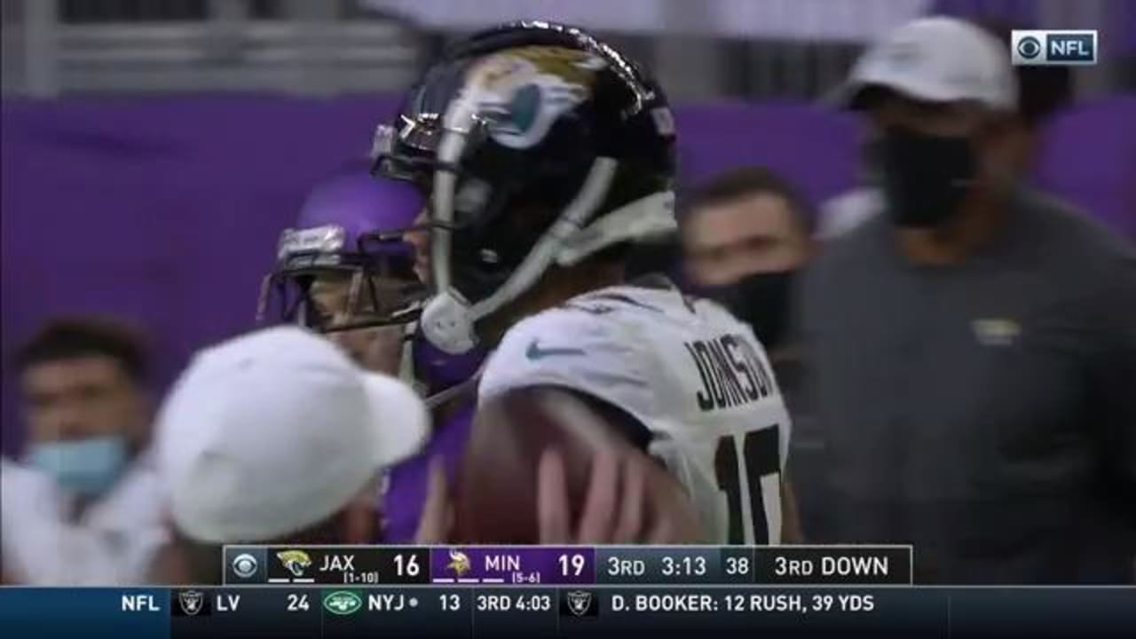 Collin Johnson makes mesmerizing one-handed catch