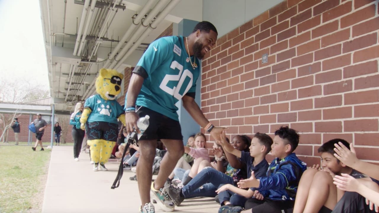 2023 Literacy Locker Room with Jaguars Safety Daniel Thomas