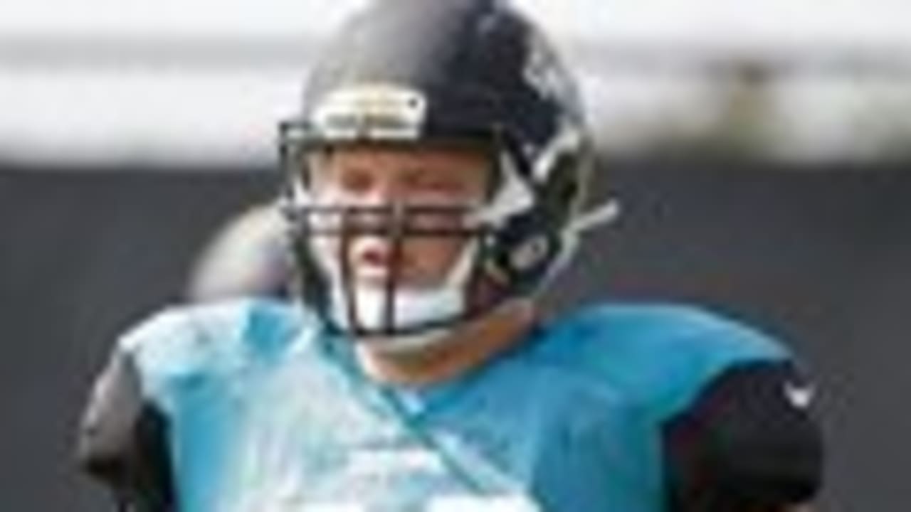 Jaguars re-sign offensive lineman Josh Wells