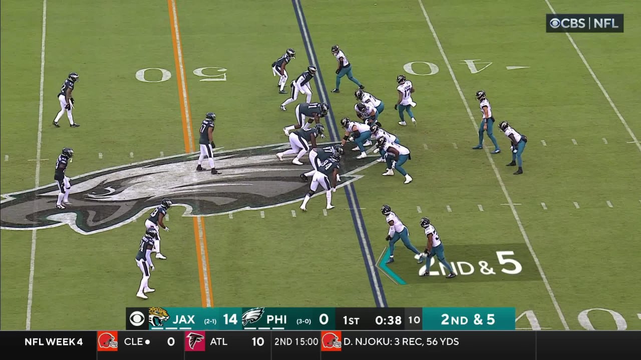 Highlight | Cam Robinson's pancake block sets up Agnew's 14-yard gain