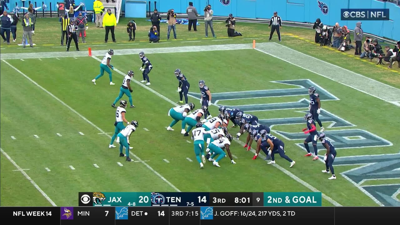 Highlight | Trevor Lawrence stiff-arms defender on 1-yard TD run in third quarter