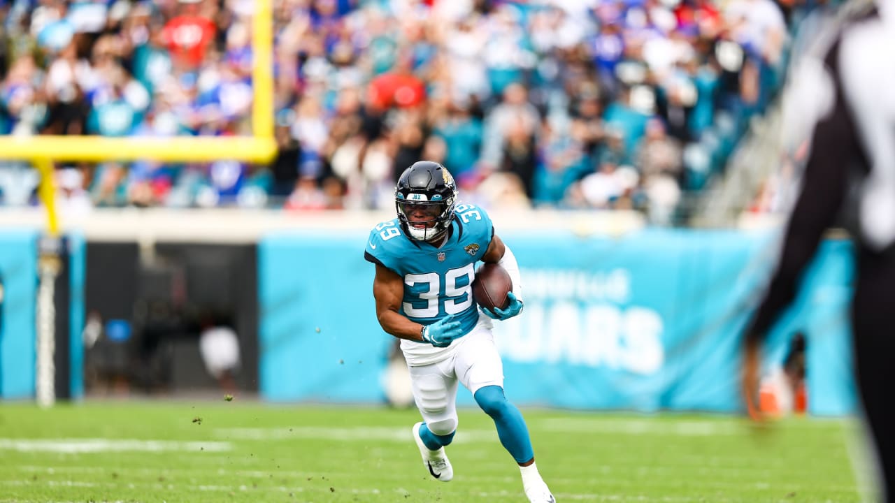 Highlight | Jamal Agnew's wheels net Jags 23 yards on fourth-and-2