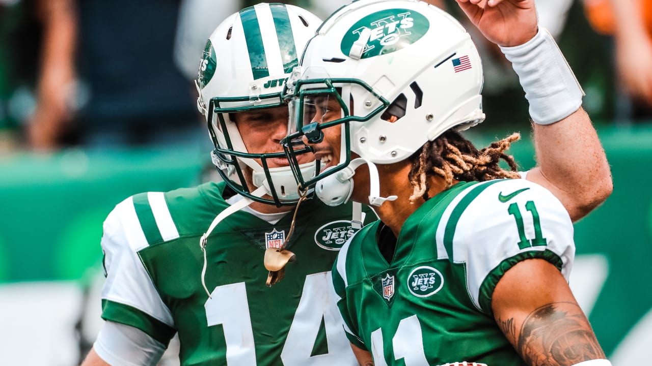 Jets QB Sam Darnold Dials Long Distance in Win Over Denver