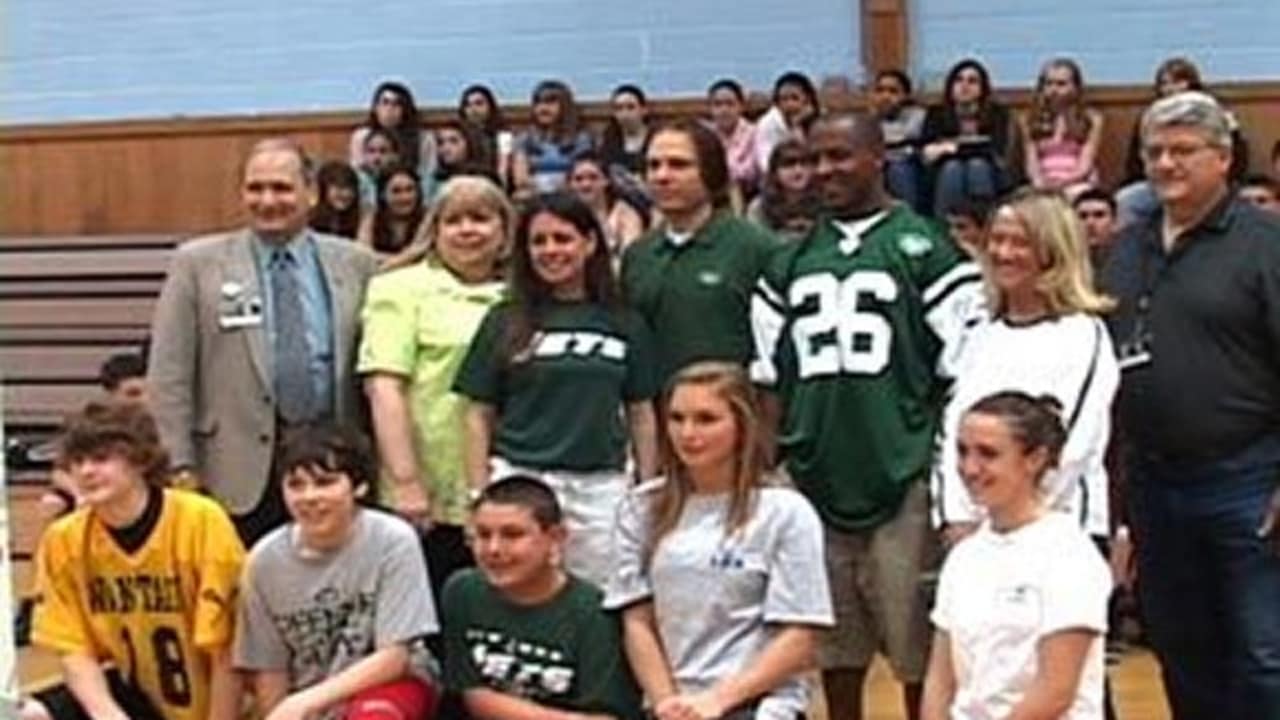 JetsTV - What Moves U at Wantagh Middle School