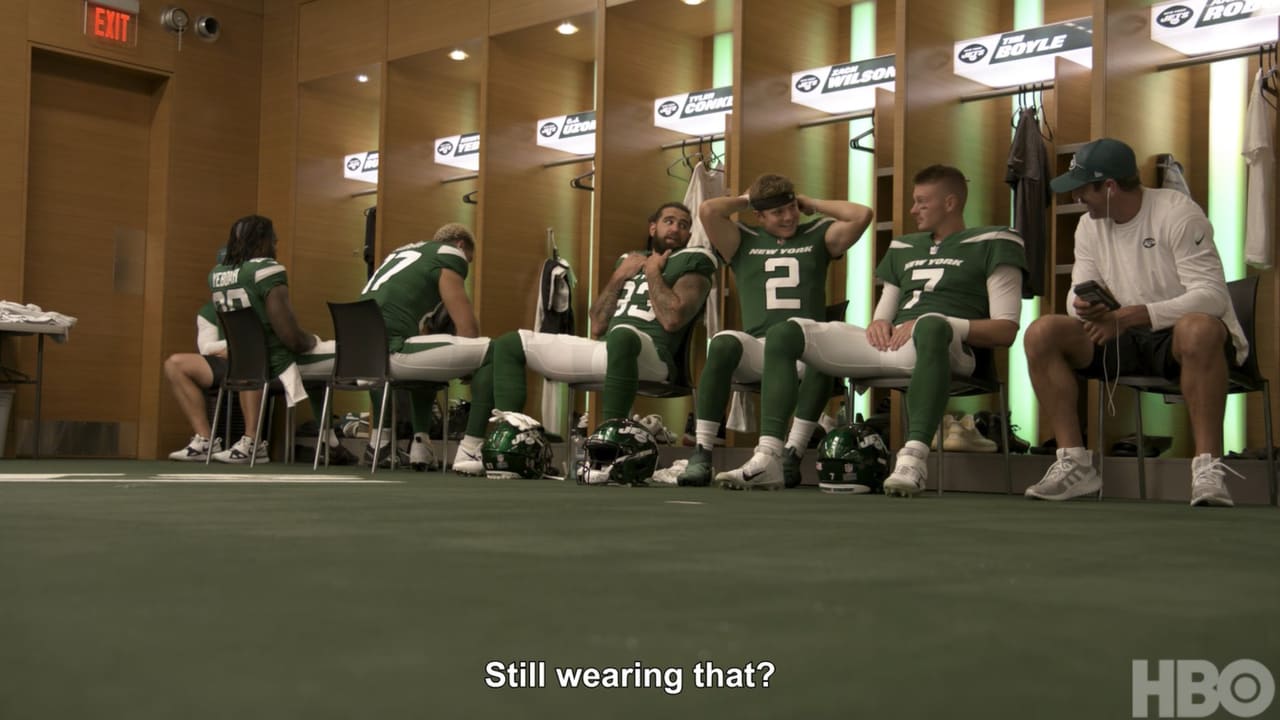 Zach Wilson and Aaron Rodgers Discuss Wilson's Headband | Hard Knocks