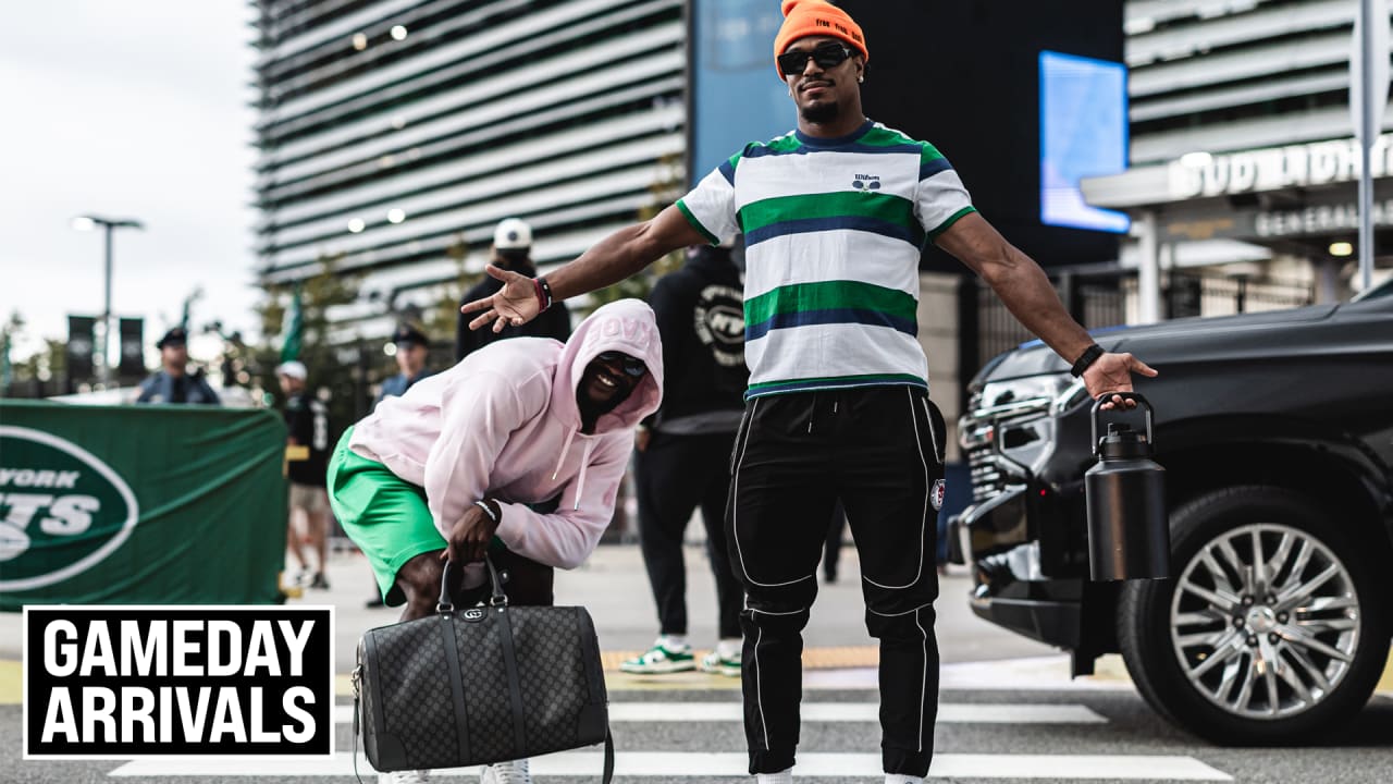Photos | Jets Arrive at MetLife Stadium for Monday Night Football ...