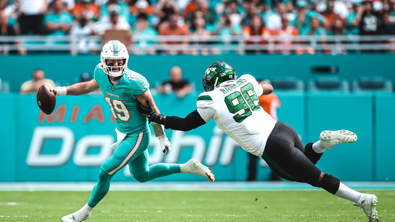 Gallery | Top Photos of the Jets Defense vs. the Dolphins in Week 18