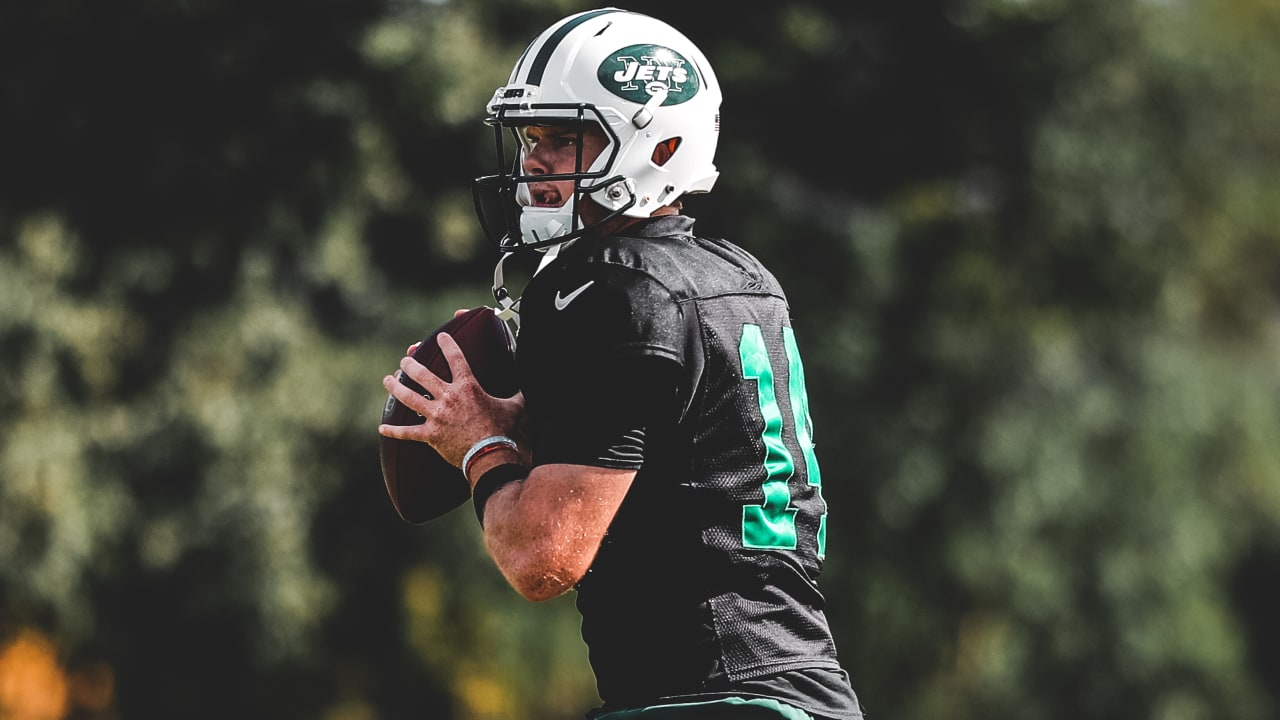 Sam Darnold Returns Home Sunday to a Friendly Foe