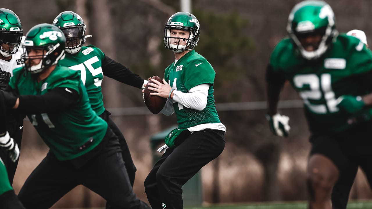 Jets QB Sam Darnold ‘Can’t Wait’ to Play Sunday vs. Dolphins