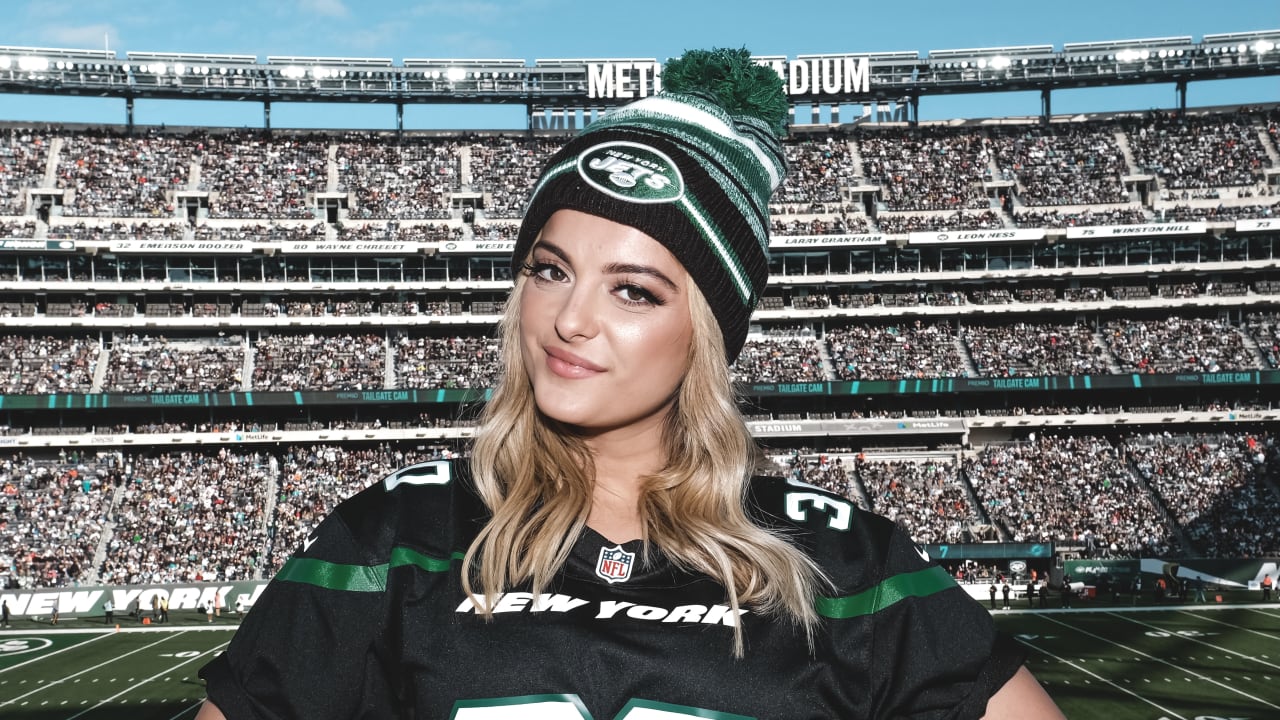 Top Celebrity Photos From Jets vs Dolphins