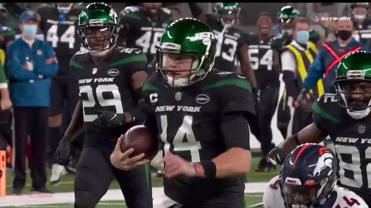 CAN'T MISS HIGHLIGHT | Sam Darnold Makes the Denver Defense Miss on a ...